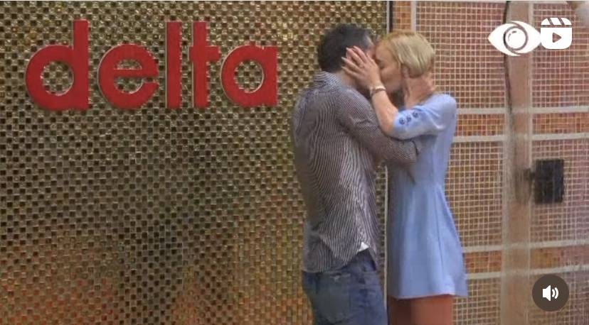 Amos dhe Dea Mishel dhurojnë puthjen e parë në BB VIP Albania - KRYEFJALA